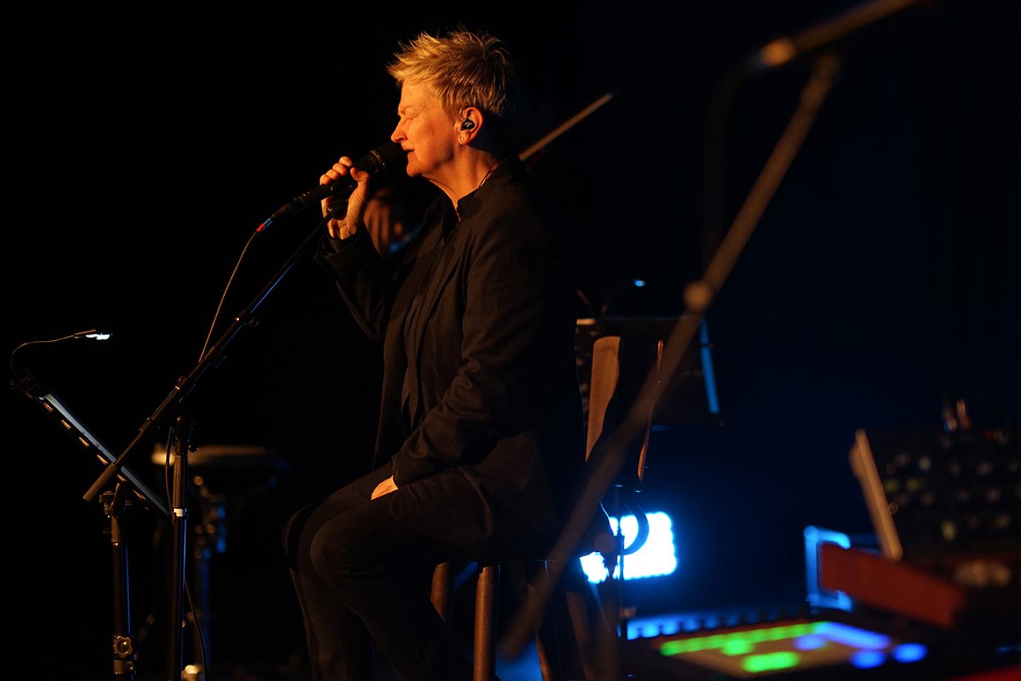 Geigen, Synthesizer und Spoken Words: Anne Clark